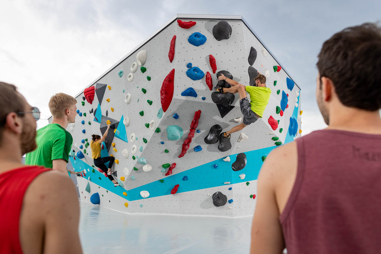 Bouldern in der größten Boulderhalle Münchens — Klettern ohne Furcht ...