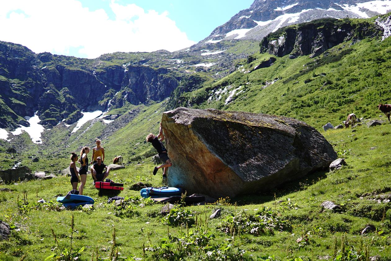 Boulderwelt München Ost — DRAUSSEN BOULDERN IST ANDERS